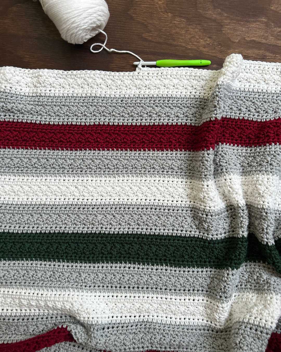 Striped Crochet Throw Blanket - Christmas Crochet Pattern
